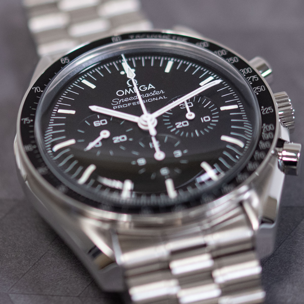 Omega - Speedmaster Moonwatch Professional Co-Axial Master Chronometer ...