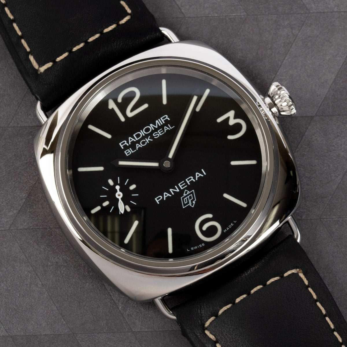 Panerai Radiomir Black Seal Logo : PAM 754
